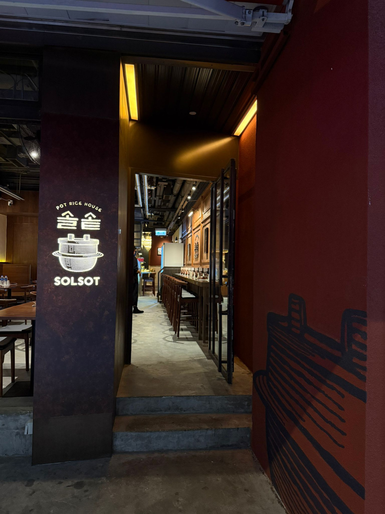 韓國釜飯名店Solsot正式開業 招牌牛扒＋鮑魚焦香釜飯／即睇中環選址！ | U Food