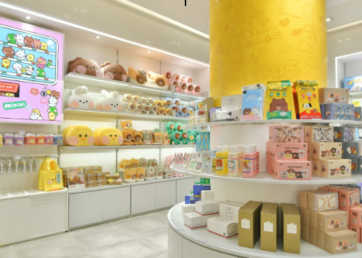 觀塘apm舖王大執位！POP MART接手LINE FRIENDS+CASETiFY舊址「1頂2」巨型圍板現身 | UHK 港生活