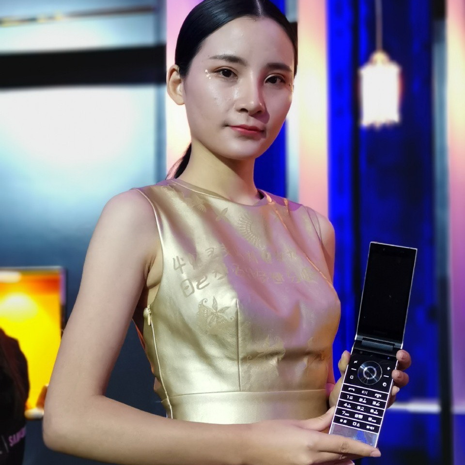 Samsung W2019 正式發布！最貴摺機．首款側面指紋【土豪專屬】 - ezone.hk - 科技焦點 - 5G流動 - D181109