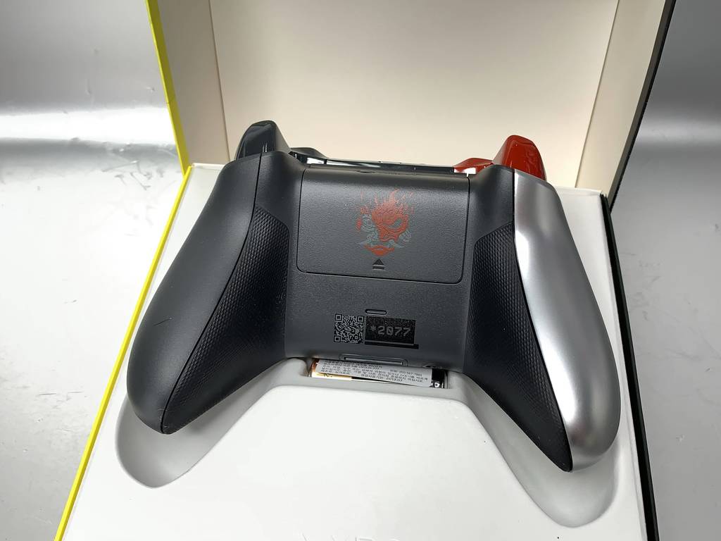 Cyberpunk 2077 限定版Xb1手掣【開箱】 | ezone