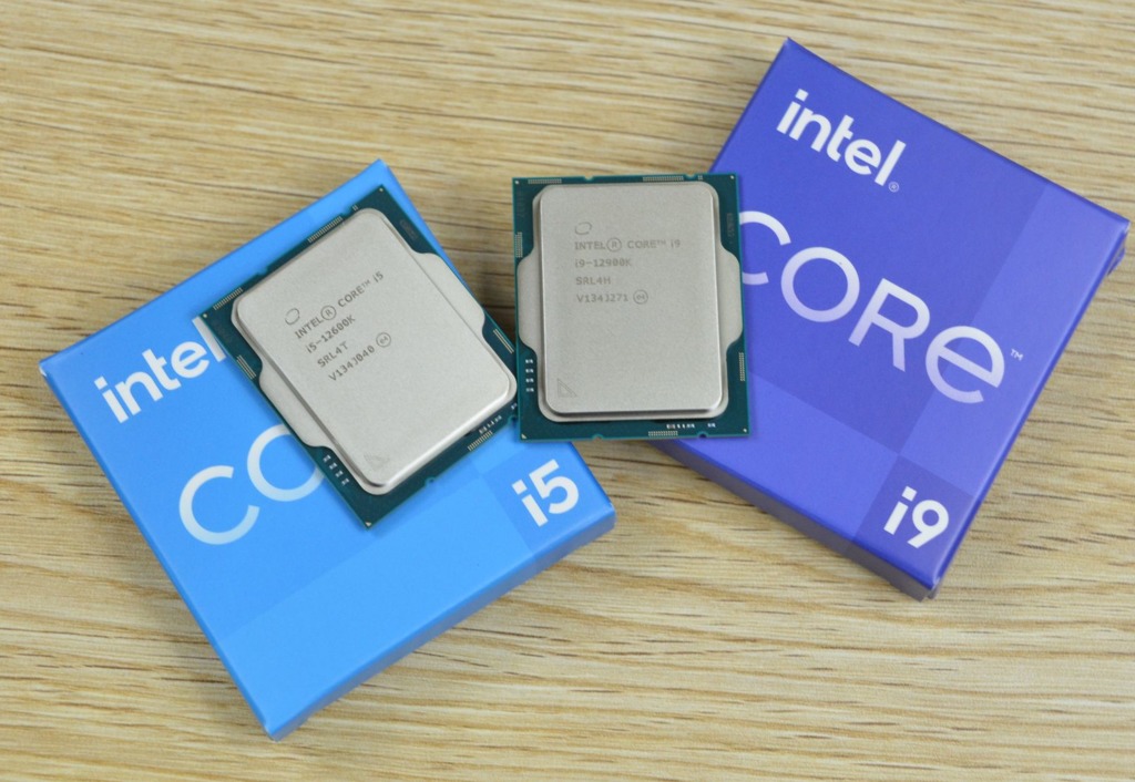 Intel Core i9-12900K‧Core i5-12600K 桌面處理器開箱！LGA1700 全新封裝‧最高 16 核心！ | ezone