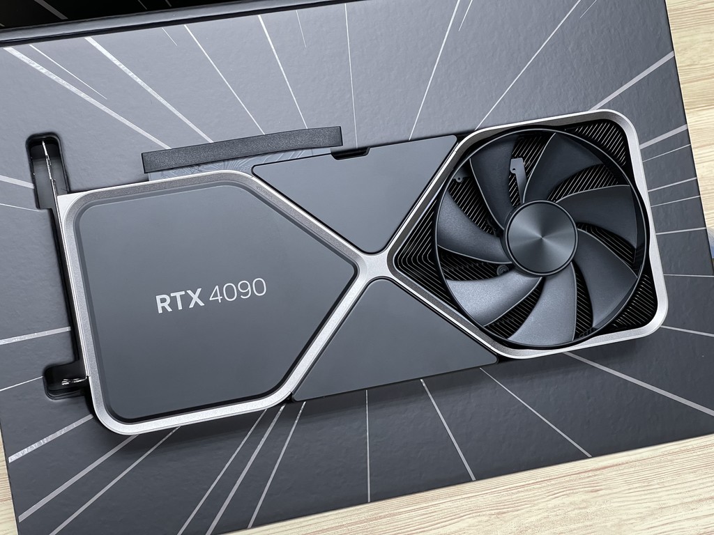 NVIDIA GeForce RTX 4090 FE 真卡開箱！全球最強電競 GPU！ | ezone