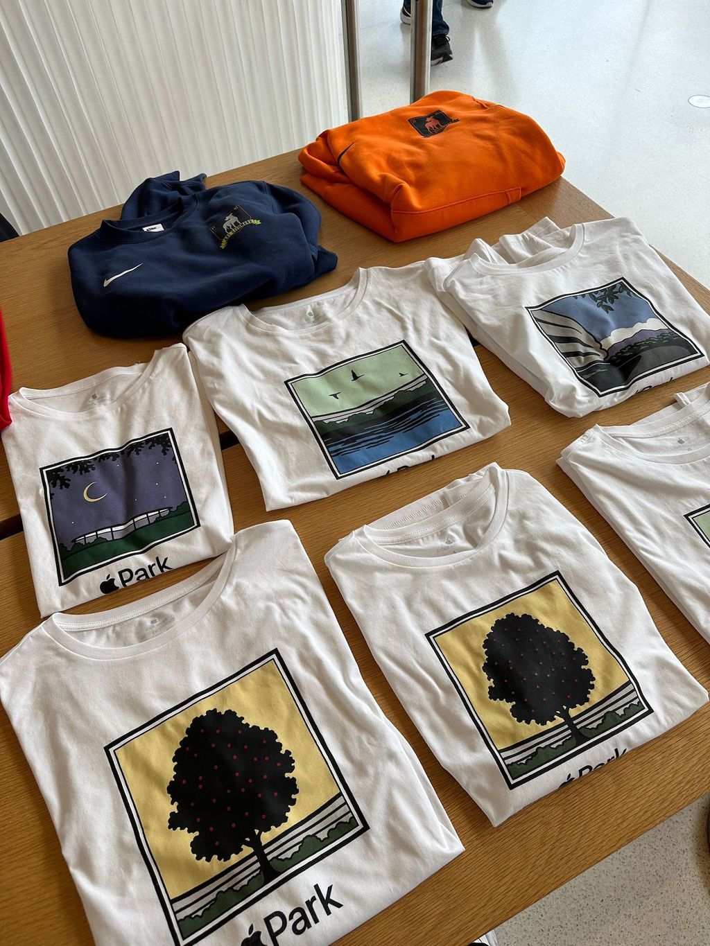 【直擊】Apple Fans 朝聖熱點 Visitor Center x Infinite Loop！5 大必買記念品 | ezone