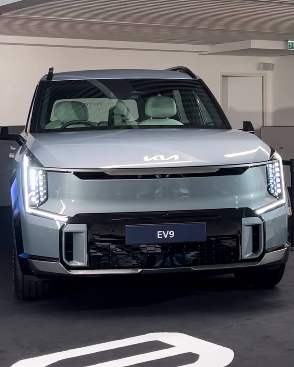 【報價】KIA EV9 開售！5 個版本一換一價 HK＄669,800 起 | ezone