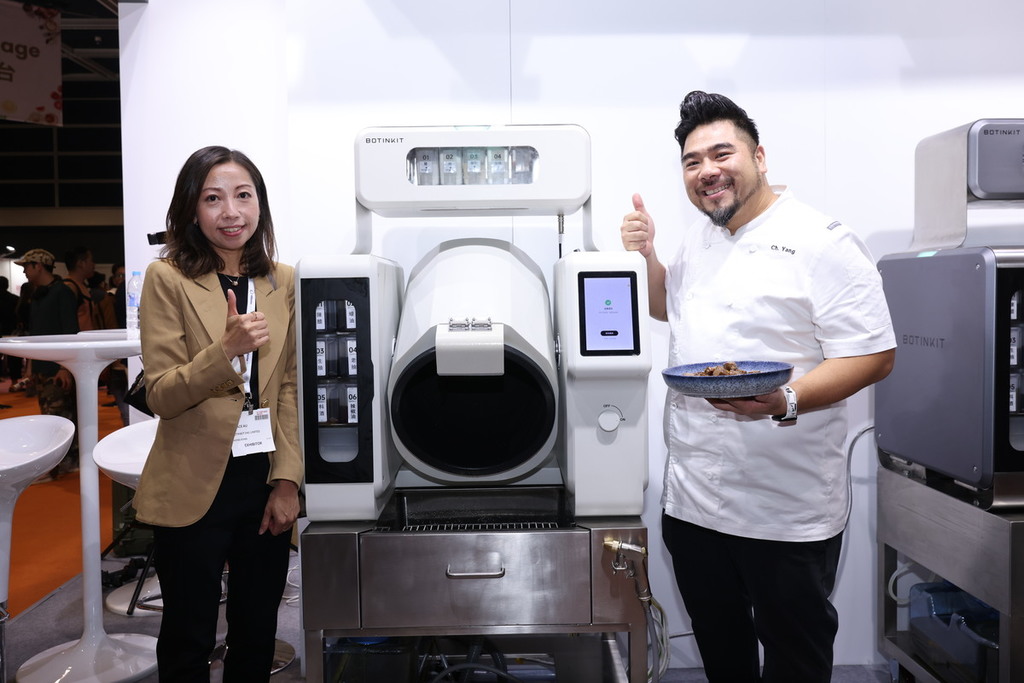 【AI 烹飪】BOTINKIT MAX 初登餐飲展 即睇星級廚師 Christian Yang 示範！ | ezone