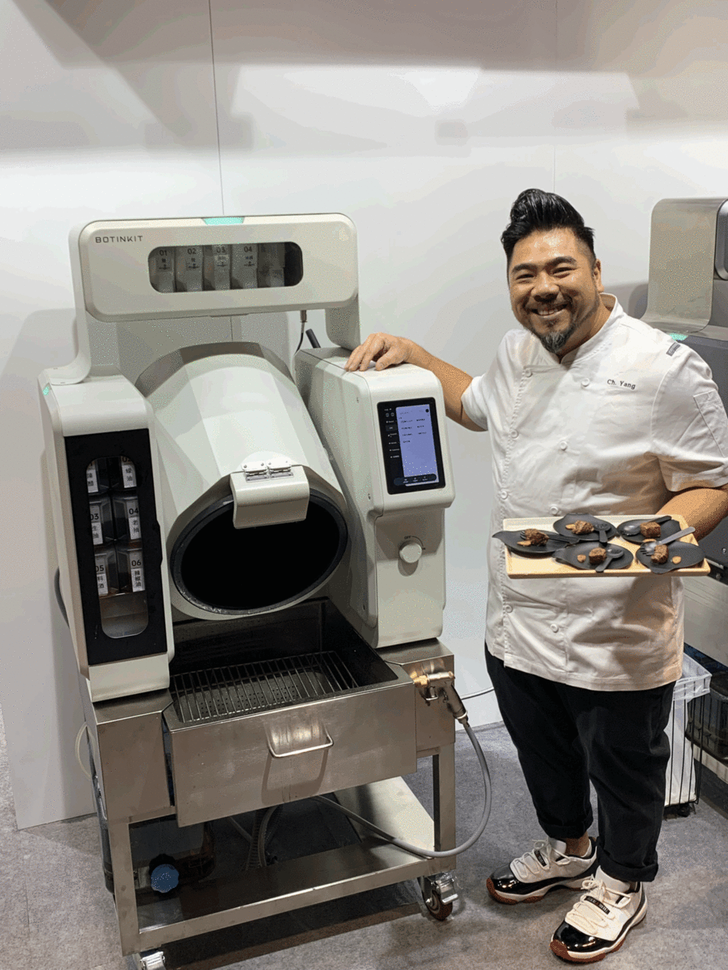 【AI 烹飪】BOTINKIT MAX 初登餐飲展 即睇星級廚師 Christian Yang 示範！ | ezone