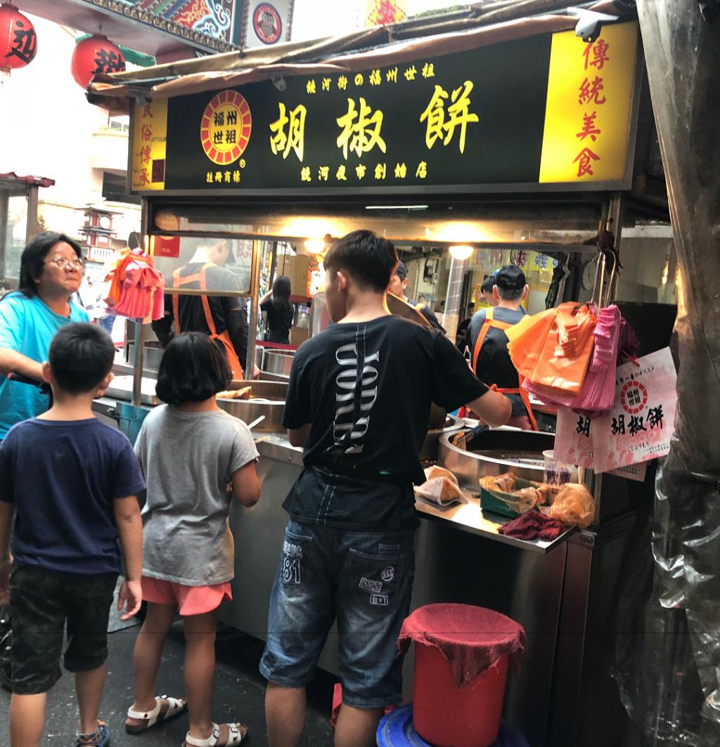 饒河街夜市｜捷運可直達！逾10大饒河夜市必吃美食 精選隱藏人氣小吃 | U Travel
