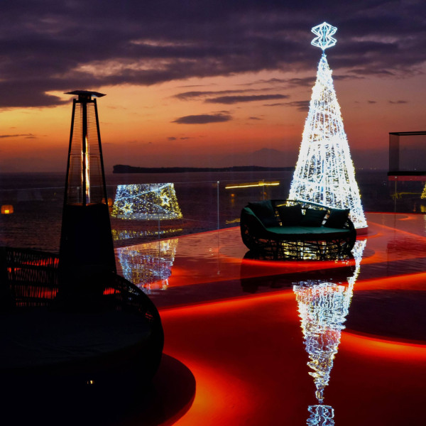 深圳南澳懸崖海景餐廳「苫也 Sanyea」 絕美日落靚景/水池圓形卡座/打卡旋轉樓梯 | U Travel