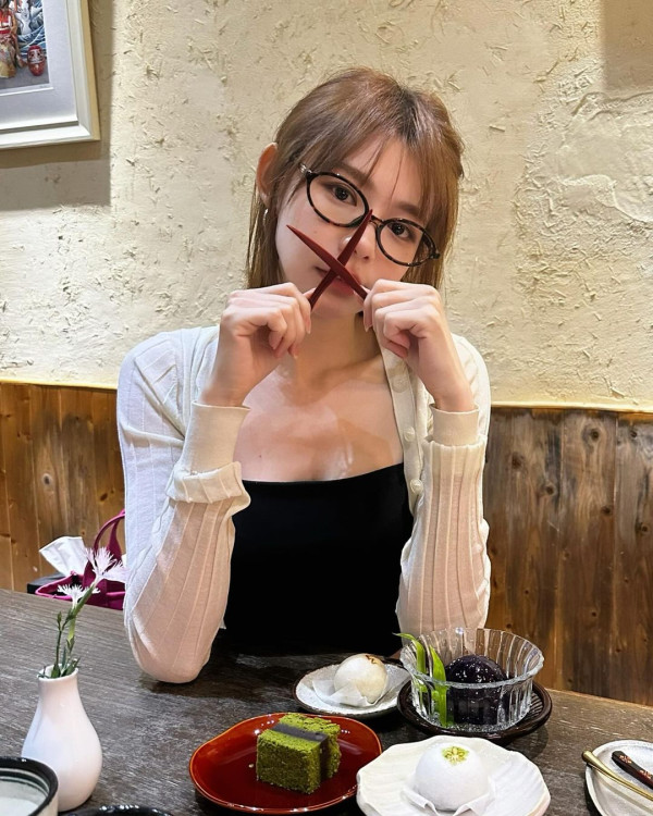 Edan林明禎台灣夜市行街被斷正？ 戀情疑曝光 網友反應兩極 | U Travel