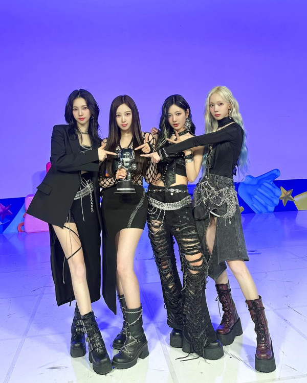 Y3K熱潮興起！aespa、Lisa親身示範！認識Y3K風格3大穿搭元素 | U Beauty