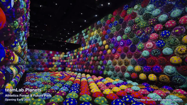 東京豐洲teamLab Planets延長至2027 新作品登場！走進水晶宇宙+光球空間 | U Travel