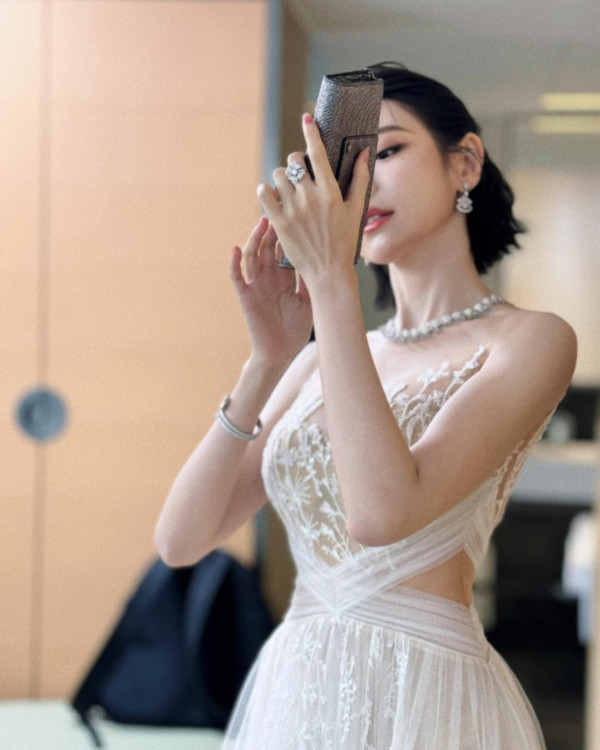 Edan林明禎台灣夜市行街被斷正？ 戀情疑曝光 網友反應兩極 | U Travel