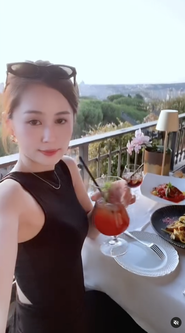 TVB力捧小花遊峇里泳裝曬蜜桃臀 優美泳姿令男泳客目不轉睛 | U Travel