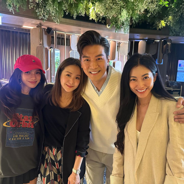 42歲黃婉佩返港出席《四葉草》聚會 2R兩姊妹保養得宜 近況曝光！ | U Travel