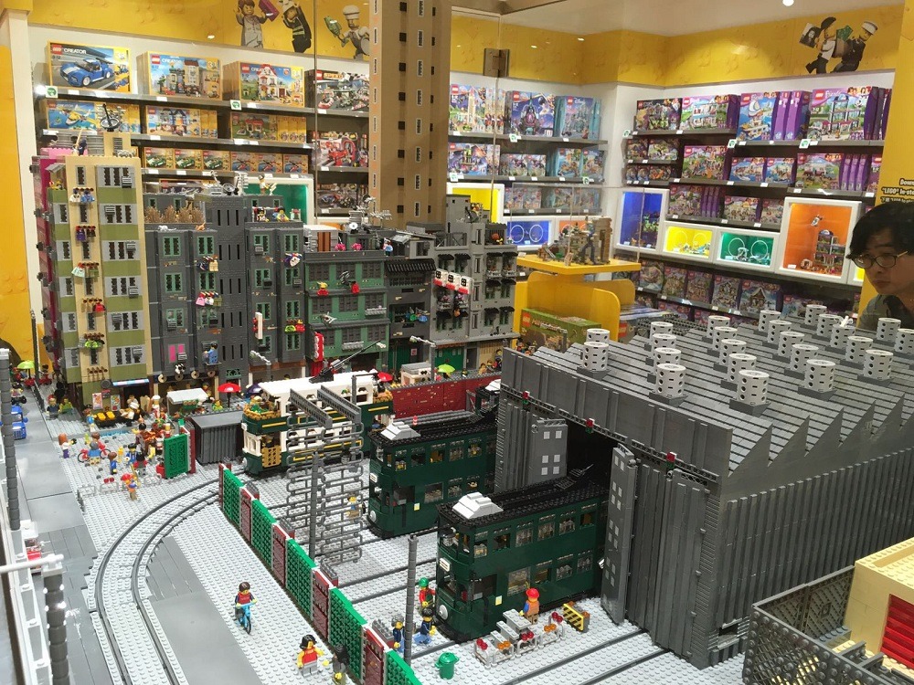 【超靚銅鑼灣場景】全港第 2 間！時代廣場 LEGO Store 開張 | ezone