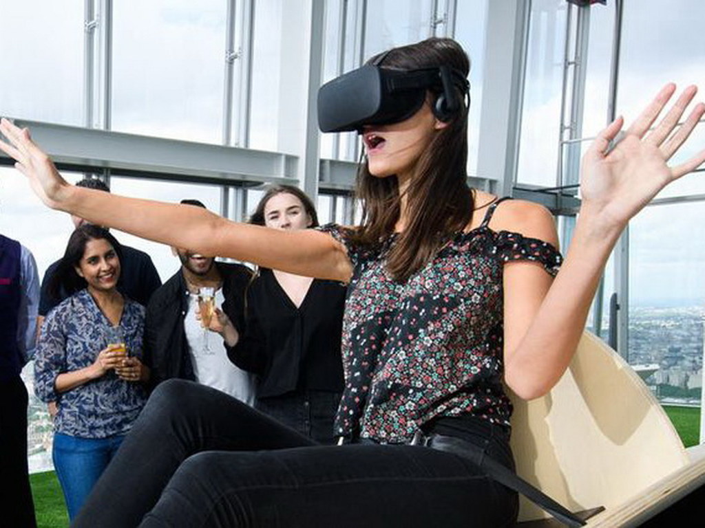 最激 VR！倫敦 800 呎上空玩滑梯 | ezone