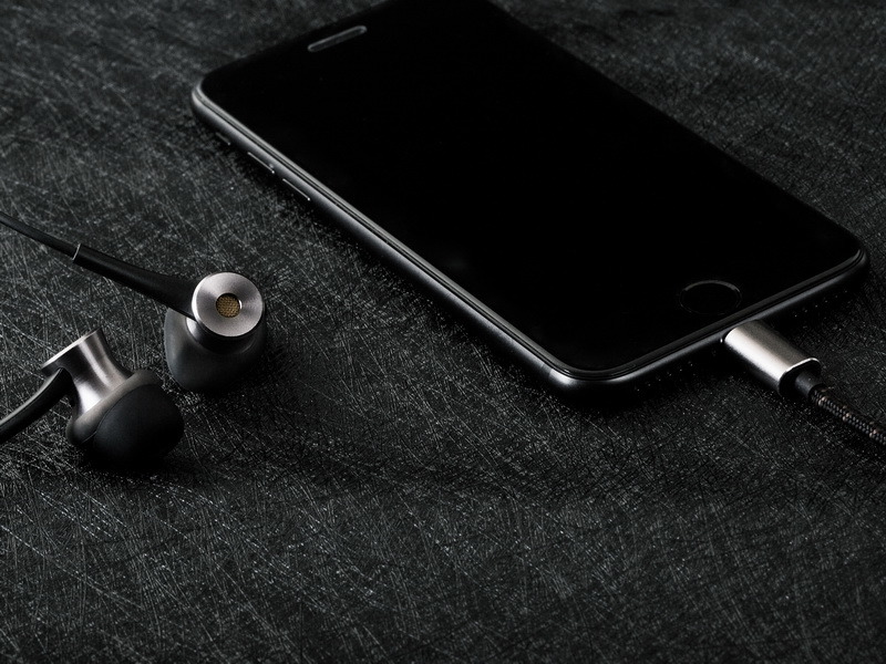 【$999 iPhone 耳機】1More E1004 Lightning 入耳式耳機 | ezone