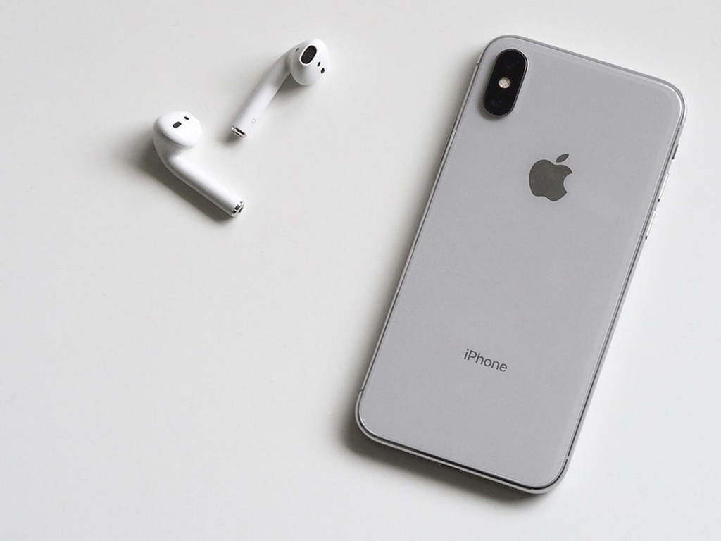 iPhone X Plus 配 6.5 寸屏幕！Apple 狂搶 OLED 面板！ | ezone