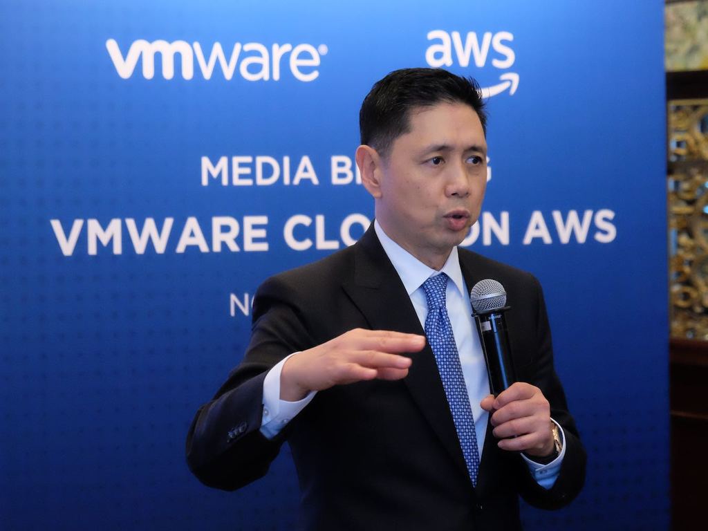 VMware AWS 共推本地混合雲 | ezone