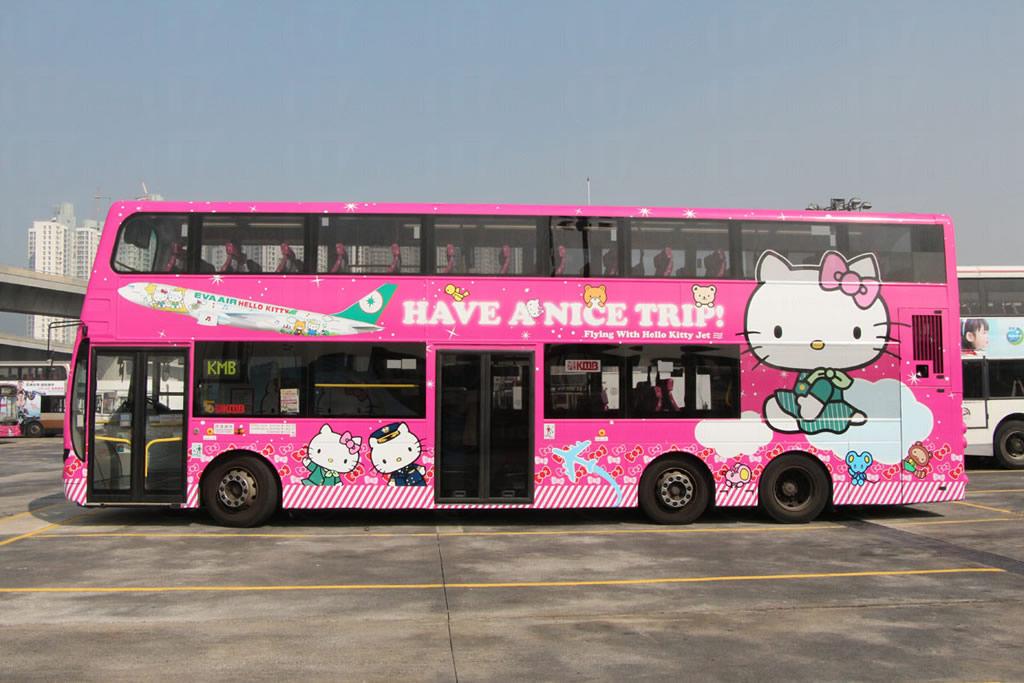 Hello Kitty 主題巴士 穿梭九龍鬧市 | U Travel