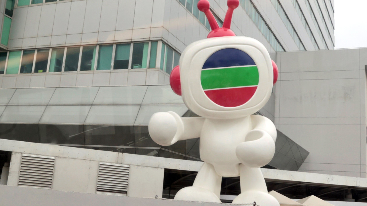 TVB宣布重組裁員逾300人 佘詩曼聞訊慨嘆：幫得幾多得幾多 | UHK 港生活