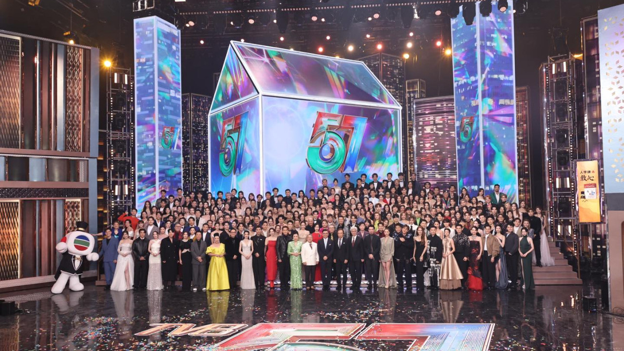 TVB台慶2024｜大合照一線小生花旦排位企位明顯有變 視帝視后唔一定得寵企C位 | UHK 港生活