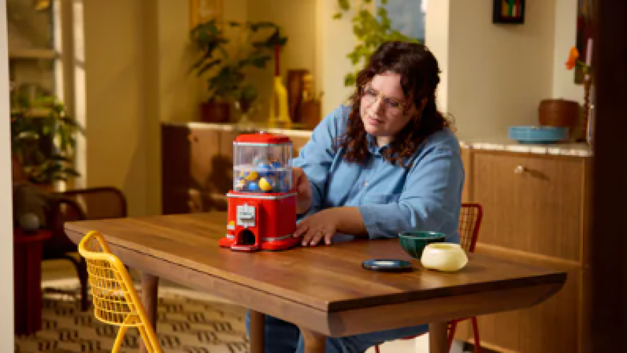 LEGO最新力作「人偶扭蛋機」6月正式上市！內藏16隻經典LEGO公仔！ | U Travel