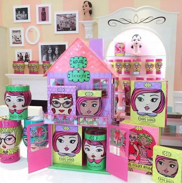 一次過滿足多個美麗願望！Benefit 推出2016聖誕限量系列 | U Beauty